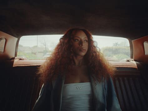 Let Ravyn Lenaes Red Hair And New Album ‘birds Eye Empower You