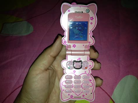 Olhar De Manu Celular Hello Kitty