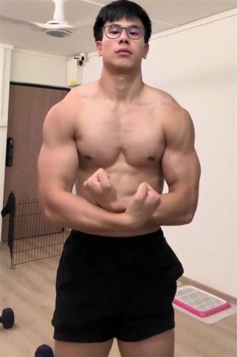Hot Sg Chinese Guy Flexing 4