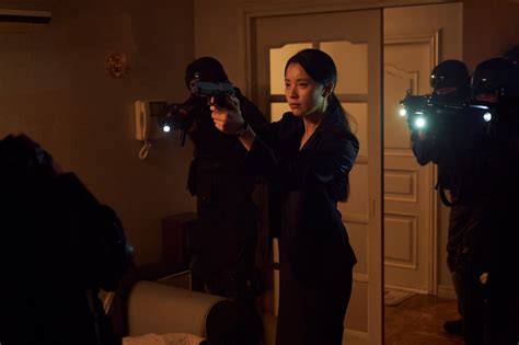 무빙 한효주 ♥조인성과 키스 이후 총 겨눴다 충격 반전 전개