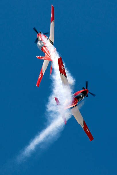 320 Fotos Bilder Und Lizenzfreie Bilder Zu Flugshow Schweiz Istock