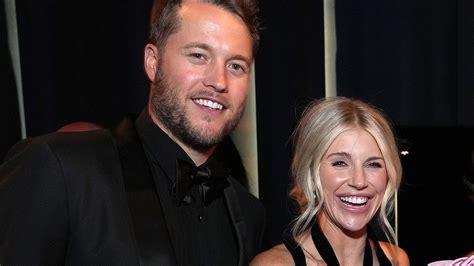 Nfls Matthew Staffords Wife Kelly Wows In Low Cut Swimsuit But Her