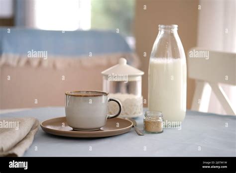 Traditional Turkish hot beverage salep or Sahlep Stock Photo - Alamy
