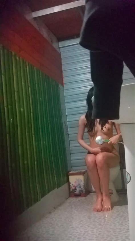 Vietnamese Toilet Voyeur 1