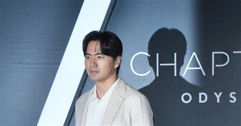 이진욱 옅은미소에 심쿵~ 포토엔hd