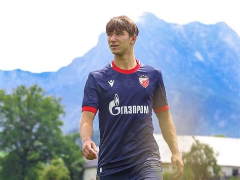 Fk Crvena Zvezda Novi Dres Vasilije Kostov Kurir