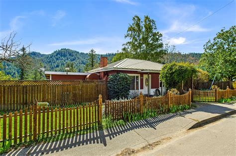 942 Redway Dr Redway Ca 95560 ®