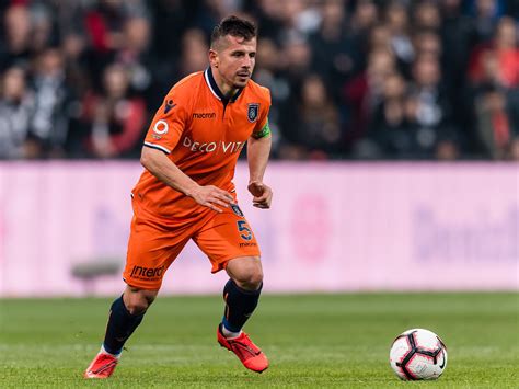 Emre Belözoğlu Maestro On The Football Pitch Daily Sabah