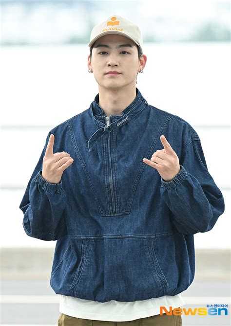 Ia 🔗tweetybirdie🔗belle On Twitter Rt Defdaily 220928 Jay B At Icn