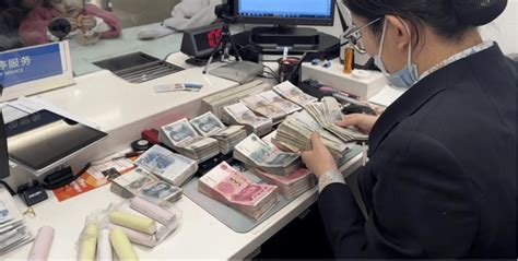 民生银行济南槐荫支行提供便利为民现金服务人民币宣传群众
