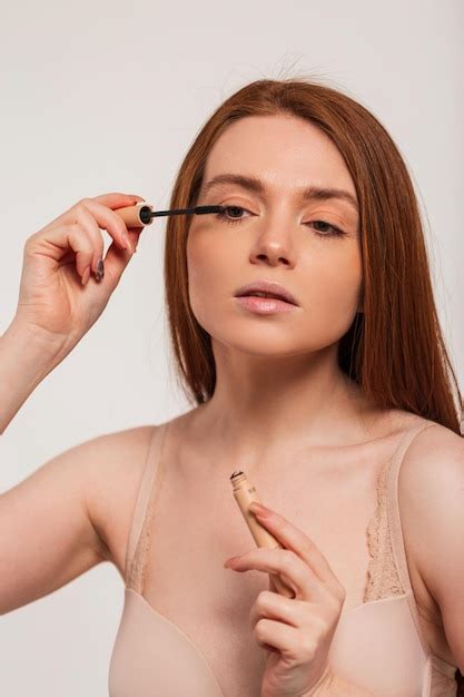 Premium Photo A Woman Applying Eyeliner To Her Eye