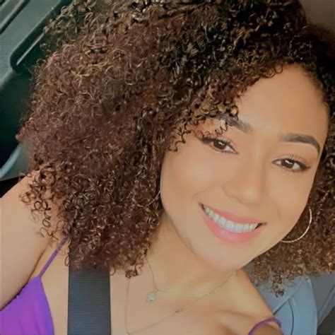 Acosta Grismarly Soymarlyvvas • Threads Say More