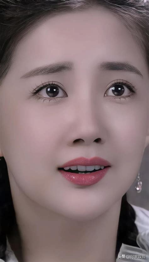 Chen Xinyu Flowers And Moon Natural Beauty Imedia