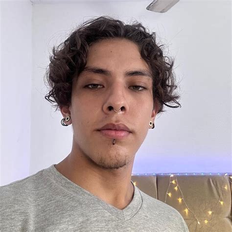 Bryanriveraa主播：免费直播性爱表演和聊天 Stripchat