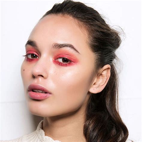 What Light Do Makeup Artists Use For Eyeshadow Palettes Saubhaya Makeup