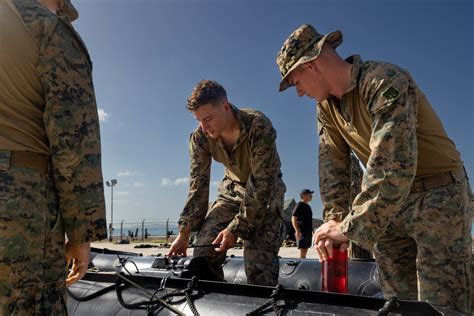 Dvids Images Iii Mef Eotg Conducts Littoral Maneuver Training [image 1 Of 10]