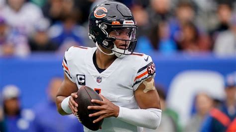 Bears Justin Fields Has Gotten Better Each Week Oc Says Espn