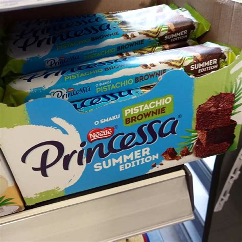 Supersupergirls Food Reviews Princessa Summer Edition Pistachio Brownie Wafer