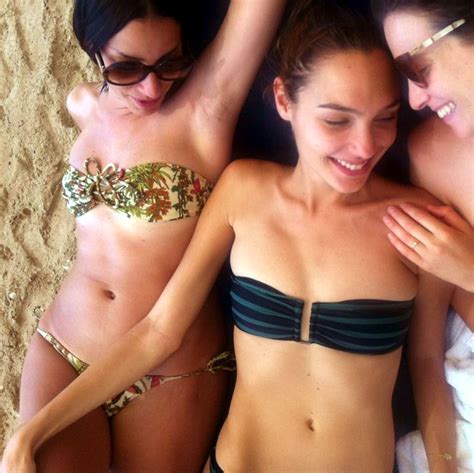 19 Latest Hot Gal Gadot Bikini Pics