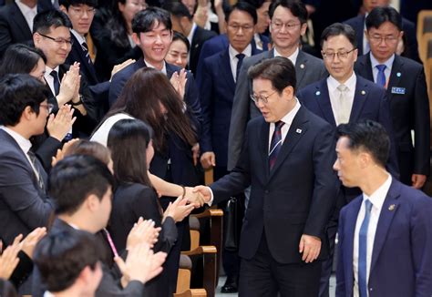 李대통령 새내기 공무원에 선한 마음·공직자로서의 책임 중요 한국경제