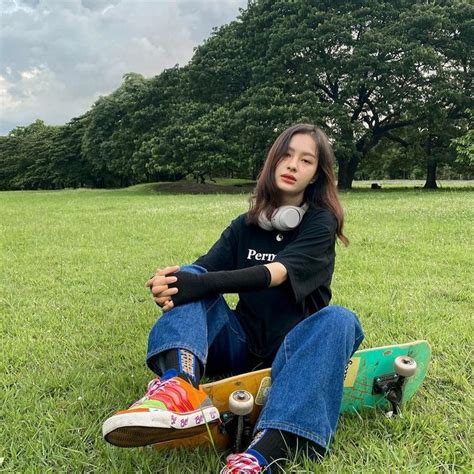 About Dora [end] Selebriti Selebritas Mode Wanita