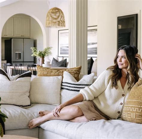 Odette Annable Rcelebbarefoot