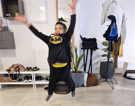 ‘he Isnt Dead Hes In His Room Young Friends Struggle With Ariel