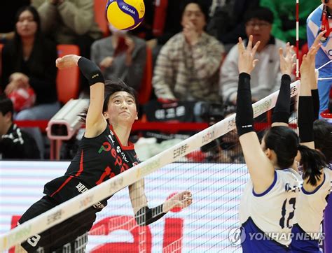 공격하는 박은서 연합뉴스