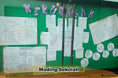 Penempelan Mading Santri Smp Bilingual Terpadu