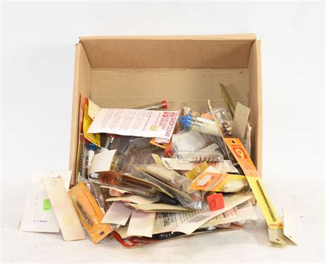 Box Lot Assorted Cleaning Brushes Landsborough Auctions