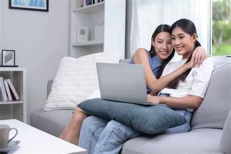 Premium Photo Beautigul Young Asian Lesbian Couple Communicating