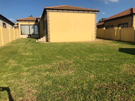 House To Rent In Thatchfield Estate P24 112417502