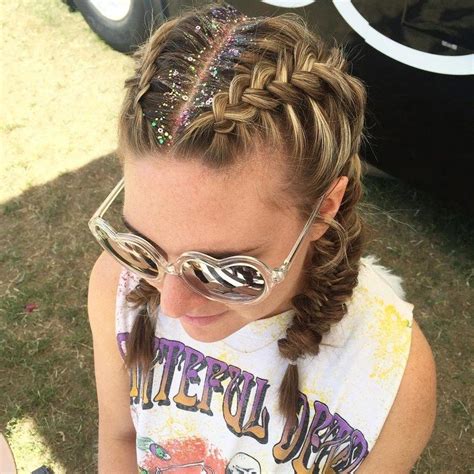 20 Photos That Prove Glitter Roots Is The Official Hairstyle Of