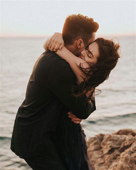 List 91 Pictures Romantic Kiss Pictures Of Lovers Hugging Completed