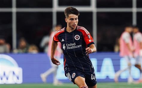 Potezima Oduševio Navijače Bh Reprezentativac Esmir Bajraktarević Briljirao U Posljednjem Meču