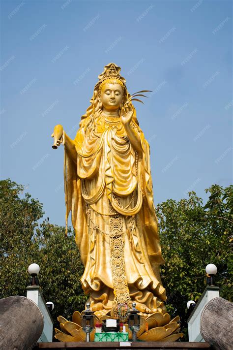 Premium Photo Guan Yin Bodhisattva Goddess Monument Or Guishan