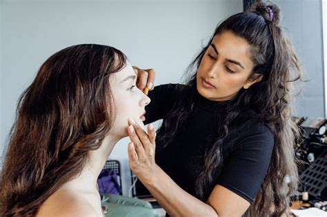 The Perfect Way To Apply Foundation V Kosmetik