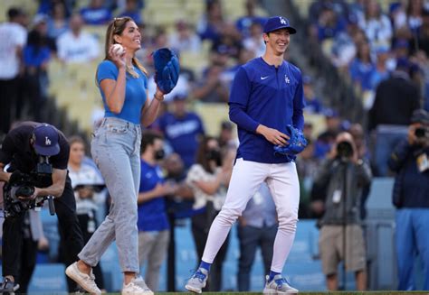Dodgers Video Mckenzie Buehler Throws Out First Pitch On Walker