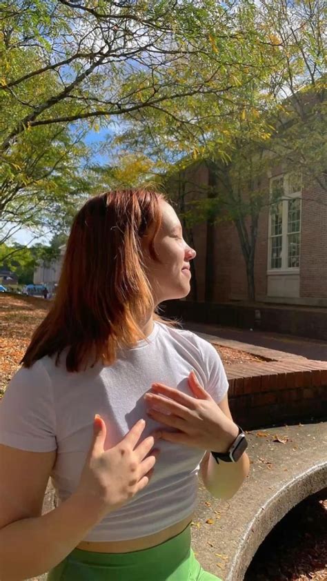 Cute Side Profile Instagram Pose Inspo Photography Poses Instagram Pose Red Hair