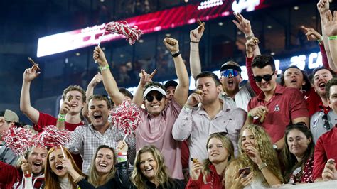 Look The Best Photos Of Alabama Fans Cheering On The Crimson Tide In 2021
