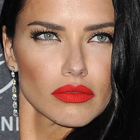 Adriana Lima Makeup Black Eyeshadow Silver Eyeshadow And Pale Pink