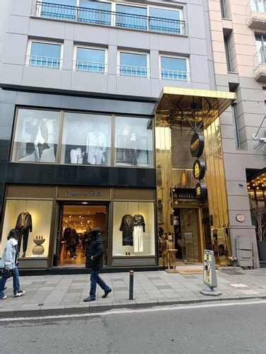 Massimo Dutti Turkey Clothing Store İstanbul Şişli Teşvikiye Cad
