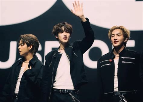 Exclusive Meet Rising T Pop 12 Member Boy Group Bus