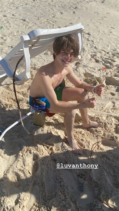 Anthony Reevess Feet