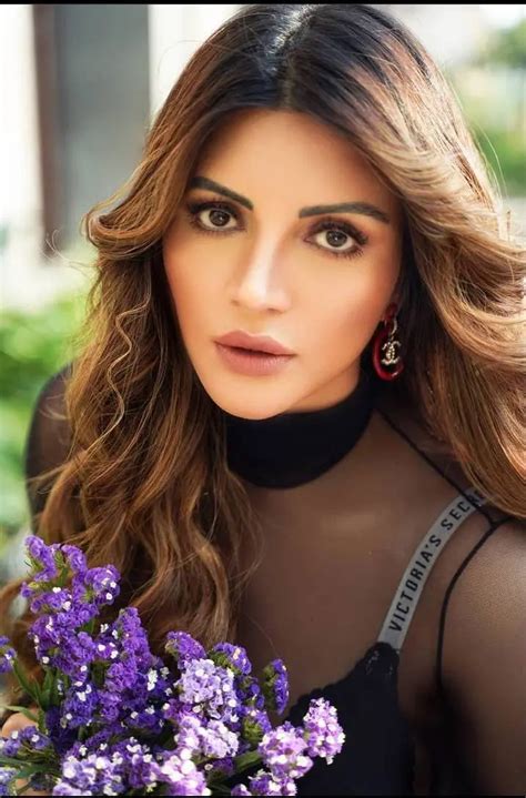 Shama Sikander Scrolller