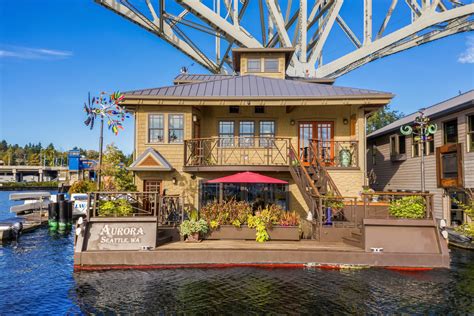 Property Watch Seattles Biggest Houseboat Is A Floating Mansion