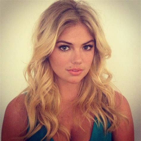 Kate Uptons Hair By Wesley Omeara For Her Fno Appearance At Michael