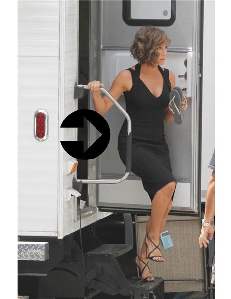 Jennifer Aniston Pregnant The Proof Is In The Bump Paparazzi Diaries