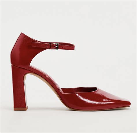 Τα 11 Essentials της ανοιξιάτικης γκαρνταρόμπας Voguegr