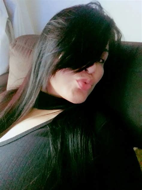 Bruna Esposa Gata E Ousada Do Sexlog Chupou A Rola Do Seu Amante Solteiro Usando Uma Máscara E